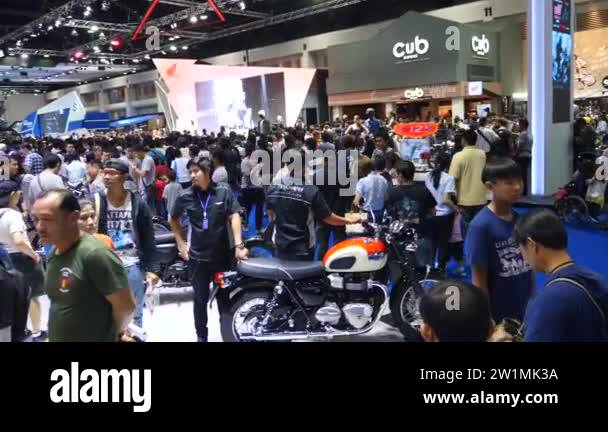 Crowded salon Stock Videos & Footage - HD and 4K Video Clips - Alamy