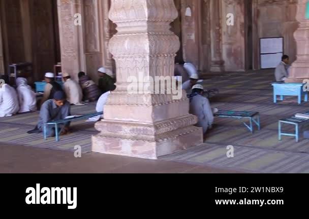 Male children reading arabic at school Stock Videos & Footage - HD and ...