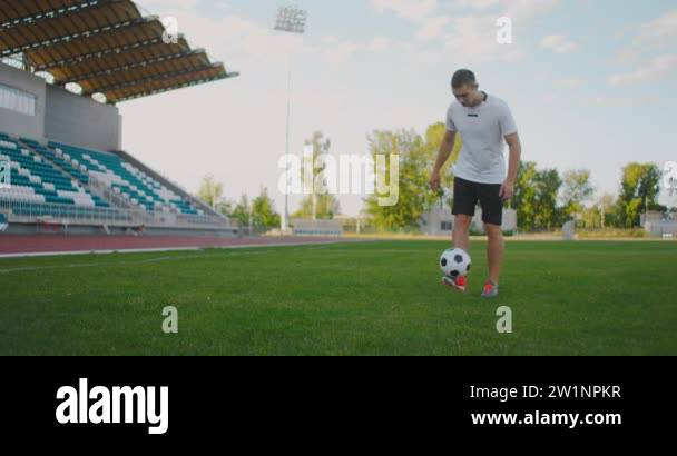 Soccer ball bounce Stock Videos & Footage - HD and 4K Video Clips - Alamy
