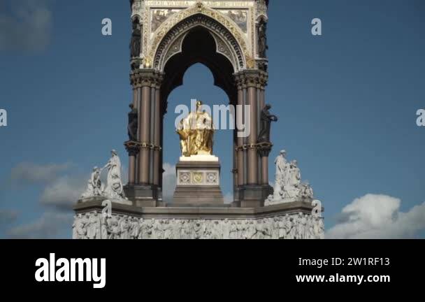 Queen victoria memorial in front of buckingham palace Stock Videos ...