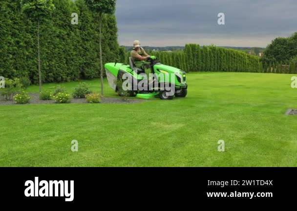 Lawn mower ride on Stock Videos & Footage - HD and 4K Video Clips - Alamy