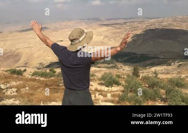 Hand peak Stock Videos & Footage - HD and 4K Video Clips - Alamy