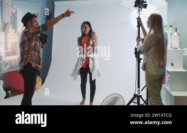 Direct shoot Stock Videos & Footage - HD and 4K Video Clips - Alamy