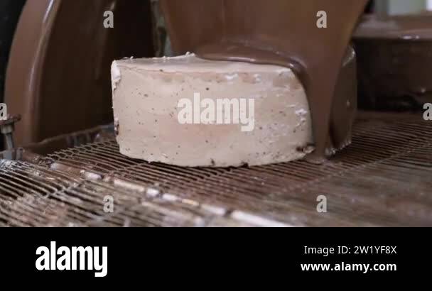 Chocolate coating cake Stock Videos & Footage - HD and 4K Video Clips ...