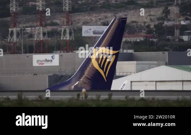 Ryanair jet plane on runway Stock Videos & Footage - HD and 4K Video ...