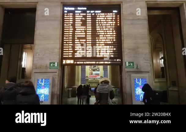 Platform monitor subway station Stock Videos & Footage - HD and 4K Video Clips - Alamy