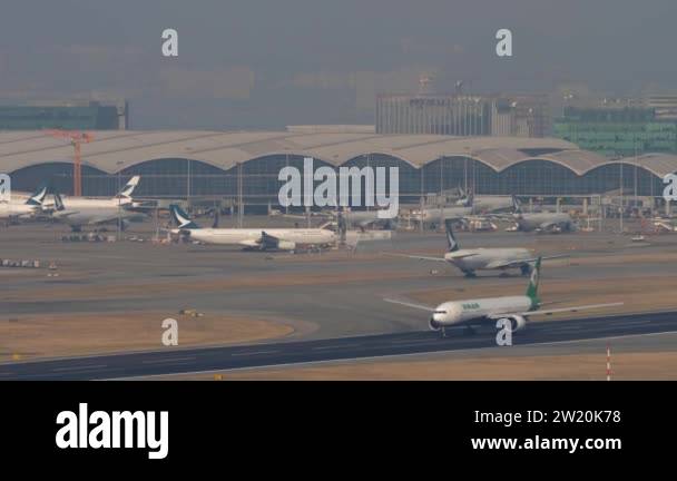 EVA Air Boeing 777 departure from Hong Kong Stock Video Footage - Alamy