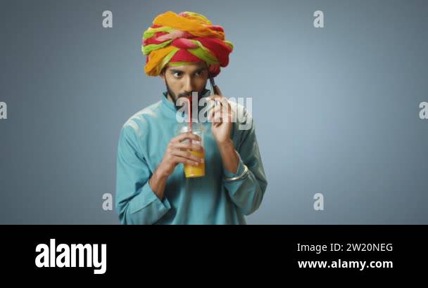Cheerful hindu young handsome man in turban and traditional clothes ...