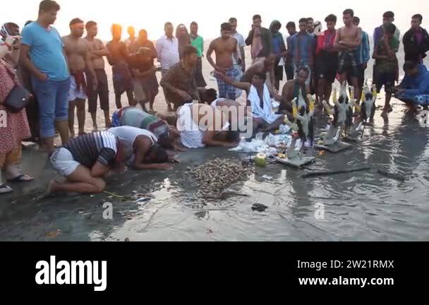 Hindu devotees praying to goddess Lakshmi during Rash Mela festival at ...