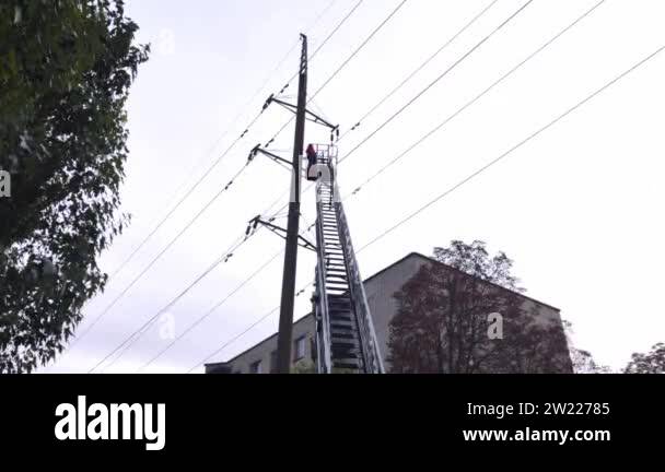 Retractable ladder Stock Videos & Footage - HD and 4K Video Clips - Alamy