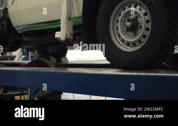 Oil change garage Stock Videos & Footage - HD and 4K Video Clips - Alamy