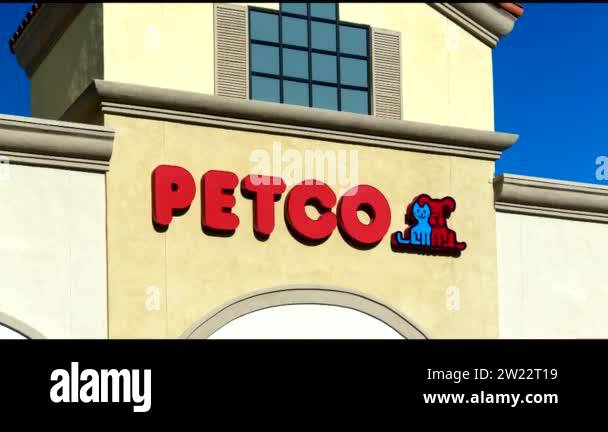 Petco bird Stock Videos & Footage - HD and 4K Video Clips - Alamy