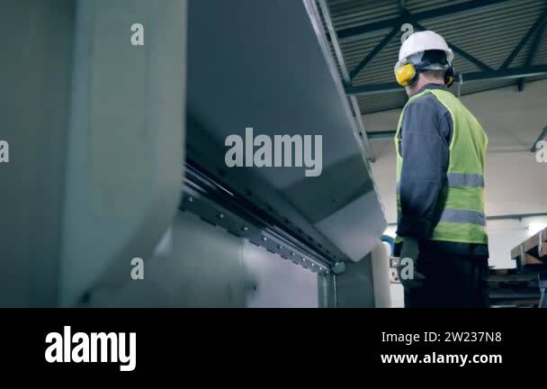 Welding inspector Stock Videos & Footage - HD and 4K Video Clips - Alamy