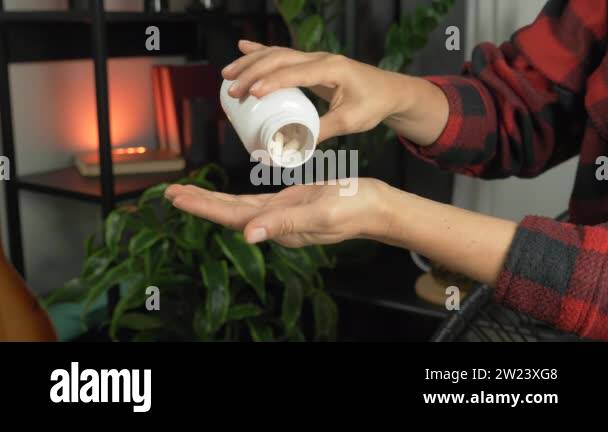 Open vial Stock Videos & Footage - HD and 4K Video Clips - Alamy