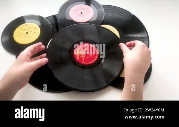 Broken vinyl record Stock Videos & Footage - HD and 4K Video Clips - Alamy