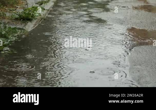Raining on puddle Stock Videos & Footage - HD and 4K Video Clips - Alamy
