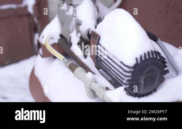 Covered engine Stock Videos & Footage - HD and 4K Video Clips - Alamy