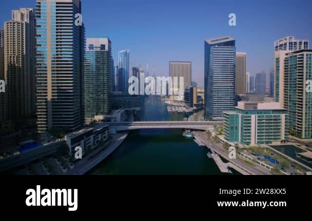 Modern urban famous skyscraper architecture of Dubai downtown cityscape ...