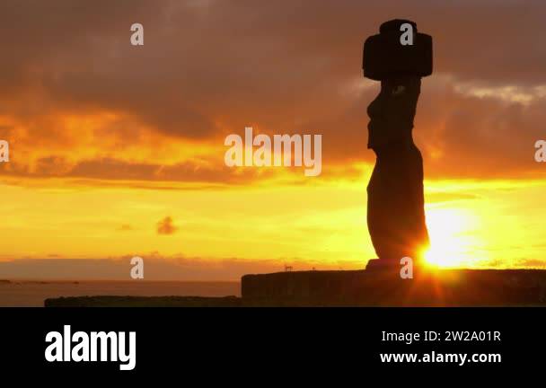 LOW ANGLE: Summer sunset illuminating the ocean behind the fascinating ...