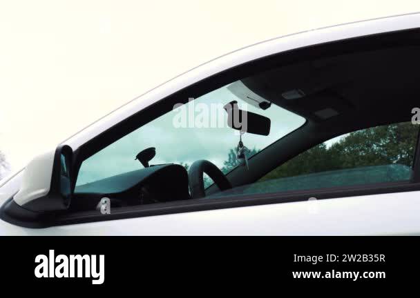 Closes window of car. Side car drivers window closes. Automatic ...