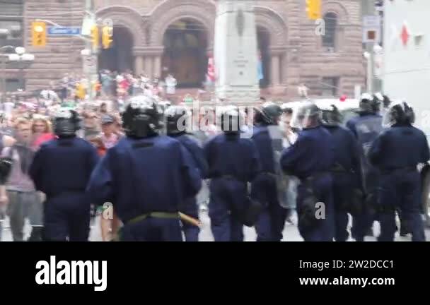 Brawl crowd Stock Videos & Footage - HD and 4K Video Clips - Alamy