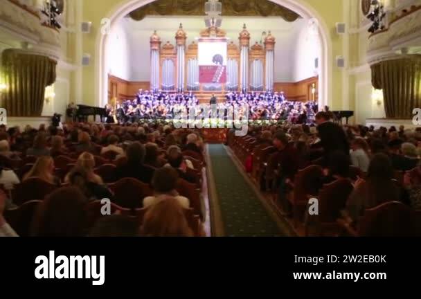 Spectator applause at Moscow Tchaikovsky Conservatory Stock Video ...