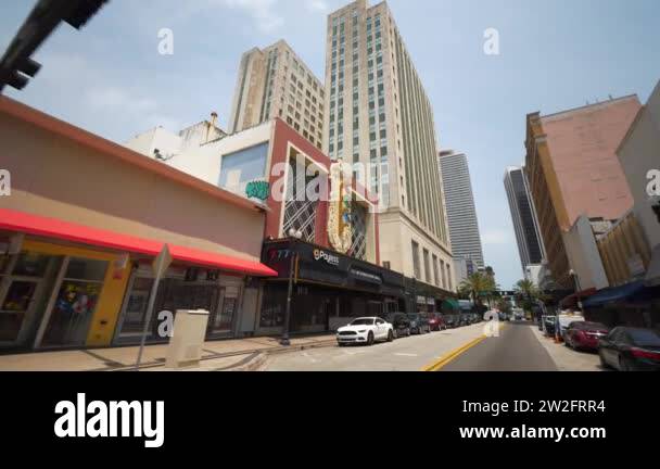 777 International Mall Downtown Miami building Stock Video Footage - Alamy