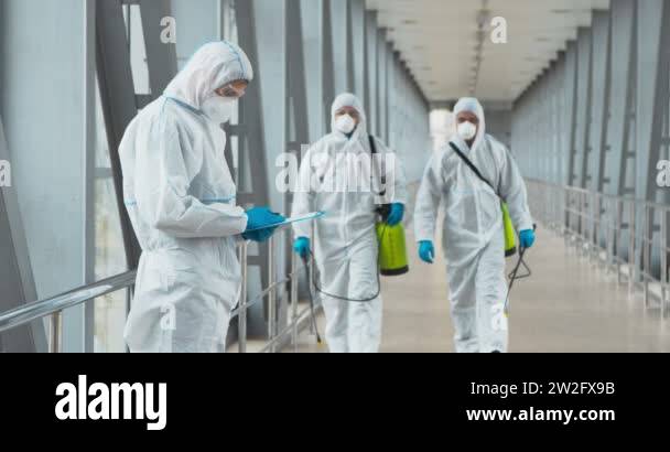 Man instructing team Stock Videos & Footage - HD and 4K Video Clips - Alamy