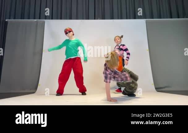 Breakdance kids Stock Videos & Footage - HD and 4K Video Clips - Alamy