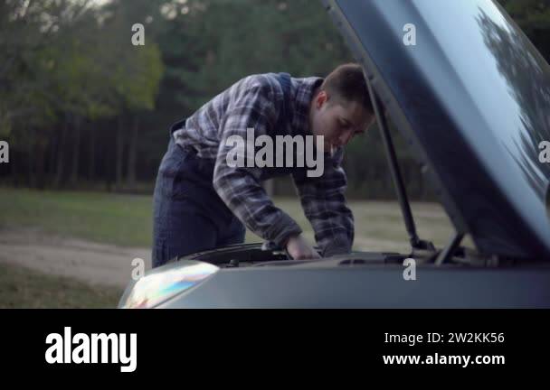 Fixing car road Stock Videos & Footage - HD and 4K Video Clips - Alamy