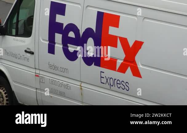 Fedex express van Stock Videos & Footage - HD and 4K Video Clips - Alamy