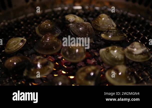 making delicious food BBQ chinese calms in Taiwan in one buffet ...