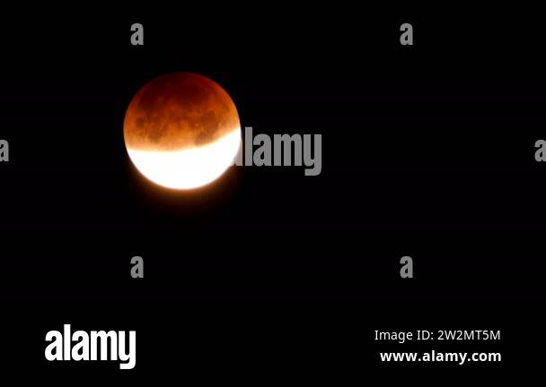 Total Lunar Eclipse 2018 Super Blue Blood Moon Stock Video Footage - Alamy