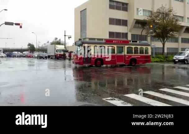City loop bus Stock Videos & Footage - HD and 4K Video Clips - Alamy