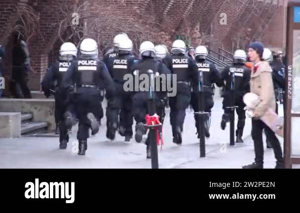 After people Stock Videos & Footage - HD and 4K Video Clips - Alamy