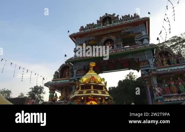 Chariot pulled Stock Videos & Footage - HD and 4K Video Clips - Alamy