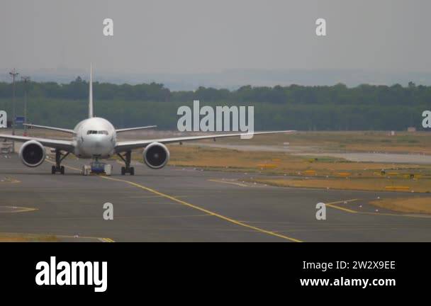 Boeing 777 towing from service Stock Video Footage - Alamy