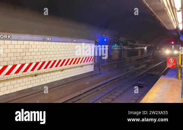 Subway arriving platform new york Stock Videos & Footage - HD and 4K ...