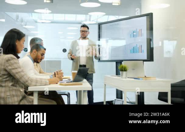 Briefing ceo Stock Videos & Footage - HD and 4K Video Clips - Alamy
