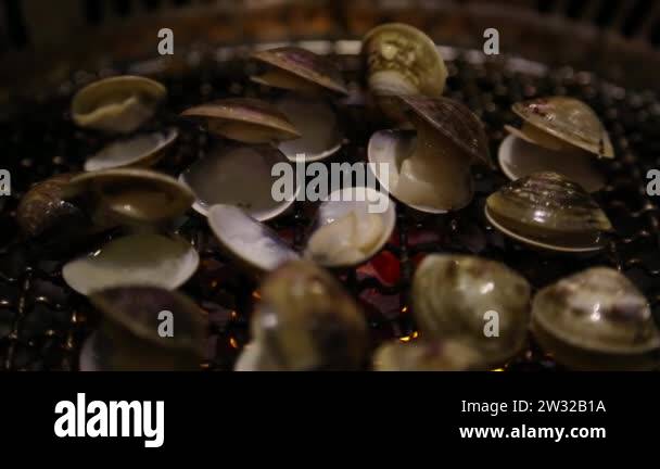 making delicious food BBQ chinese calms in Taiwan in one buffet ...