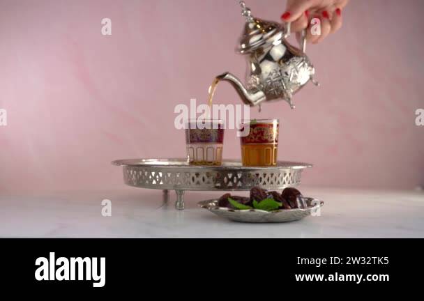 Saudi tea pot Stock Videos & Footage - HD and 4K Video Clips - Alamy