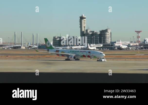 JAPAN - FEBRUARY 01 : Eva Air Airbus 330 Hello Kitty Speed Puff Jet ...