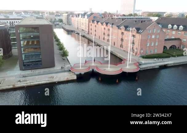 Circle bridge Stock Videos & Footage - HD and 4K Video Clips - Alamy