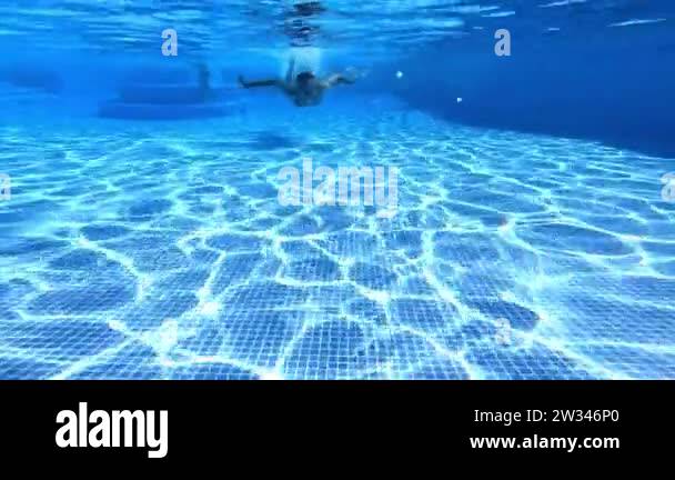 Man swimming under water in the pool. Underwater view of a male swimmer ...