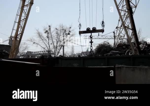 Junk crane car Stock Videos & Footage - HD and 4K Video Clips - Alamy