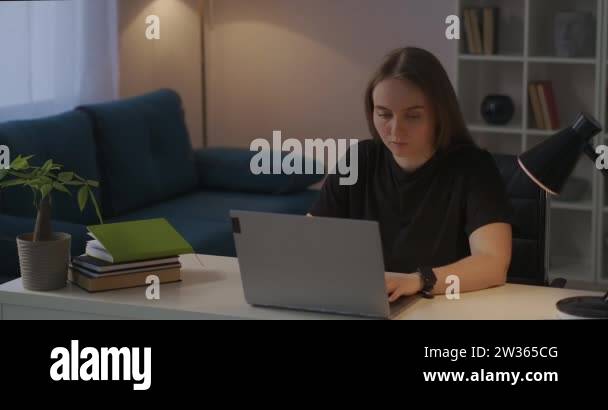 Helpdesk home Stock Videos & Footage - HD and 4K Video Clips - Alamy