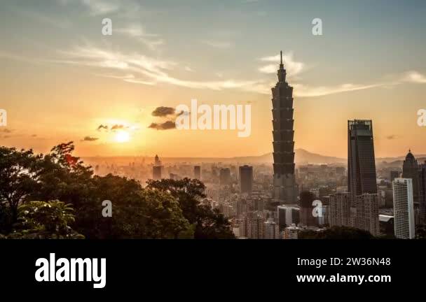 4K Timelapse of elevated view landscape building Taipei 101 with sunset ...