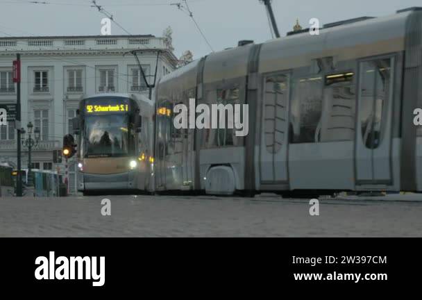 Angle de rue Stock Videos & Footage - HD and 4K Video Clips - Alamy