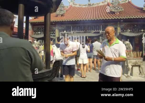 Gimbal shot chinese devotees pray at Goddess of Mercy temple Stock ...