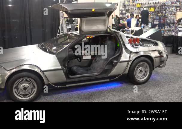 Dmc delorean Stock Videos & Footage - HD and 4K Video Clips - Alamy
